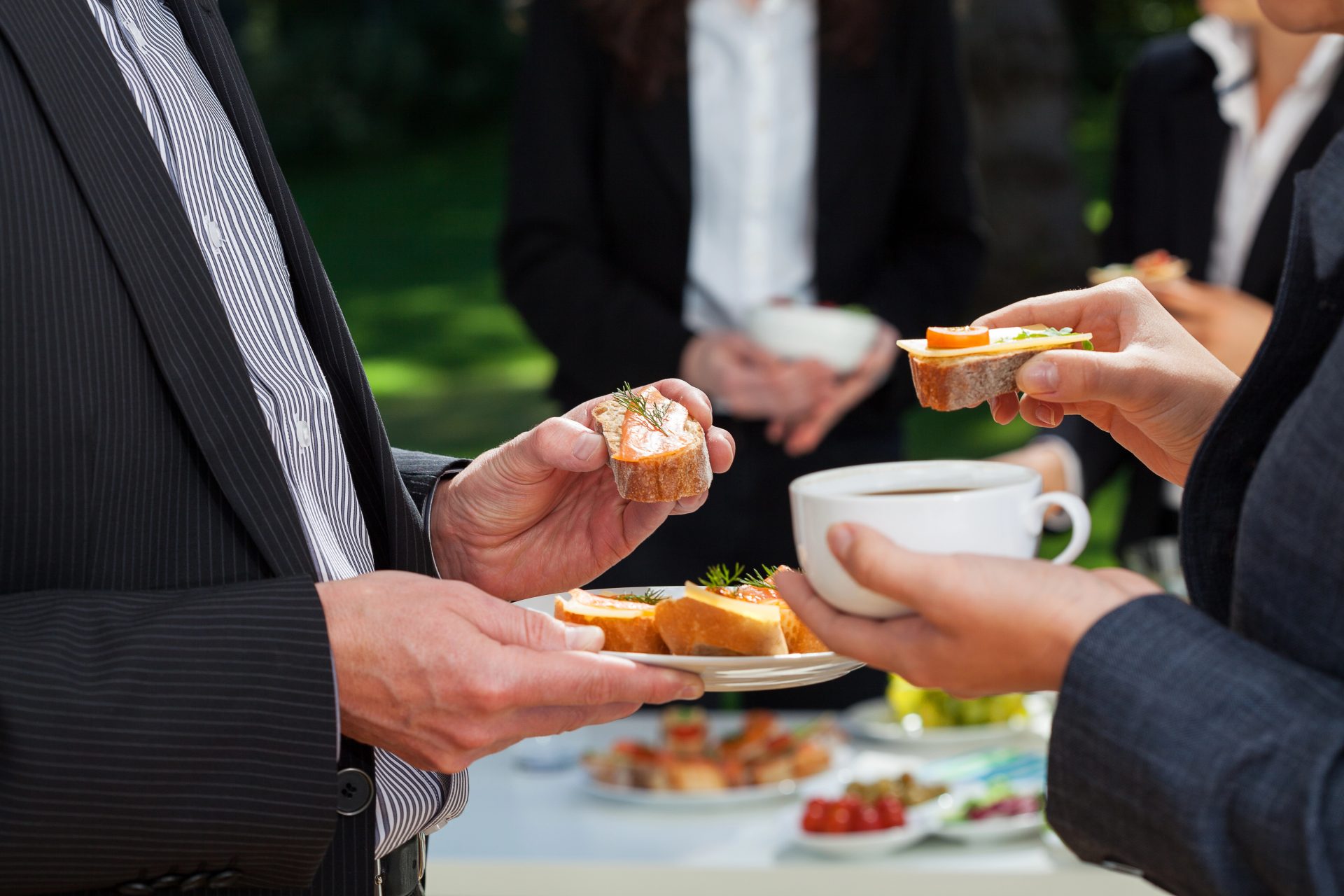 Meer dan alleen eten: Hoe een gedeelde lunch bijdraagt aan werkgeluk en ...